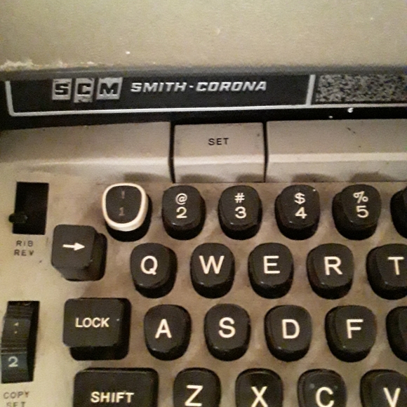 Smith -Corona | Office | Antique Scm Smith Corona Typewritter | Poshmark